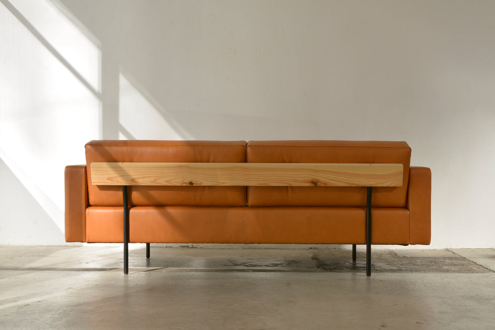 Perch Sofa/Leather – Playmountain