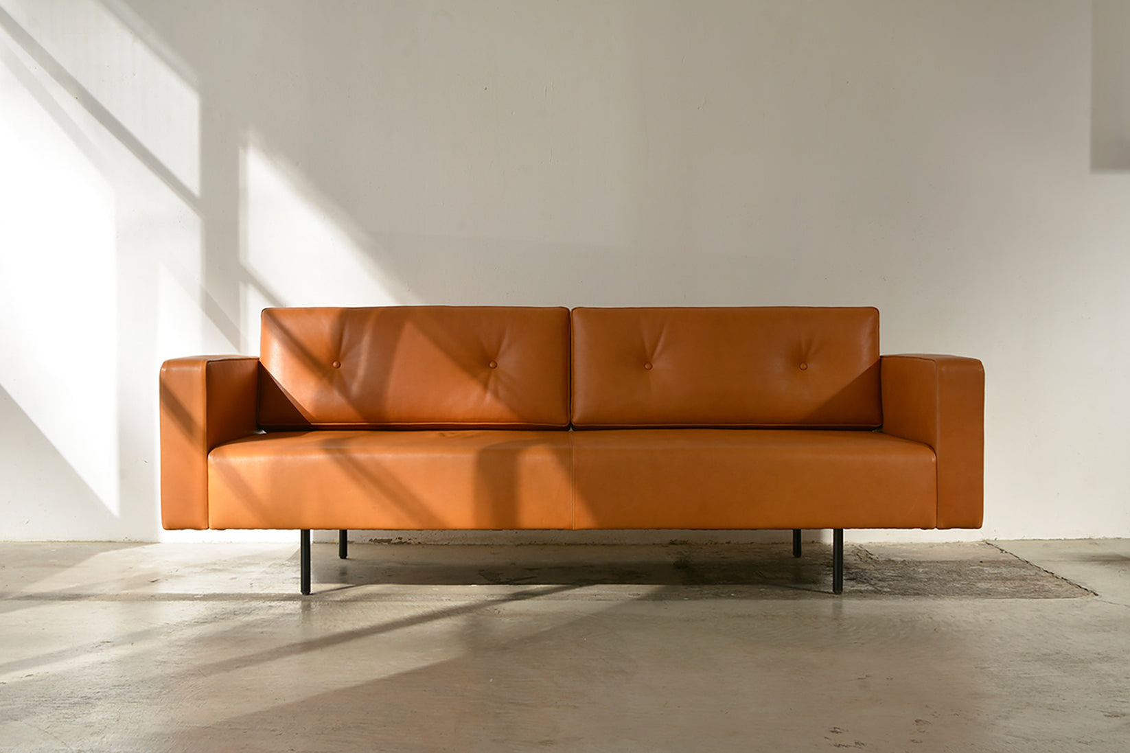 Perch Sofa/Leather – Playmountain